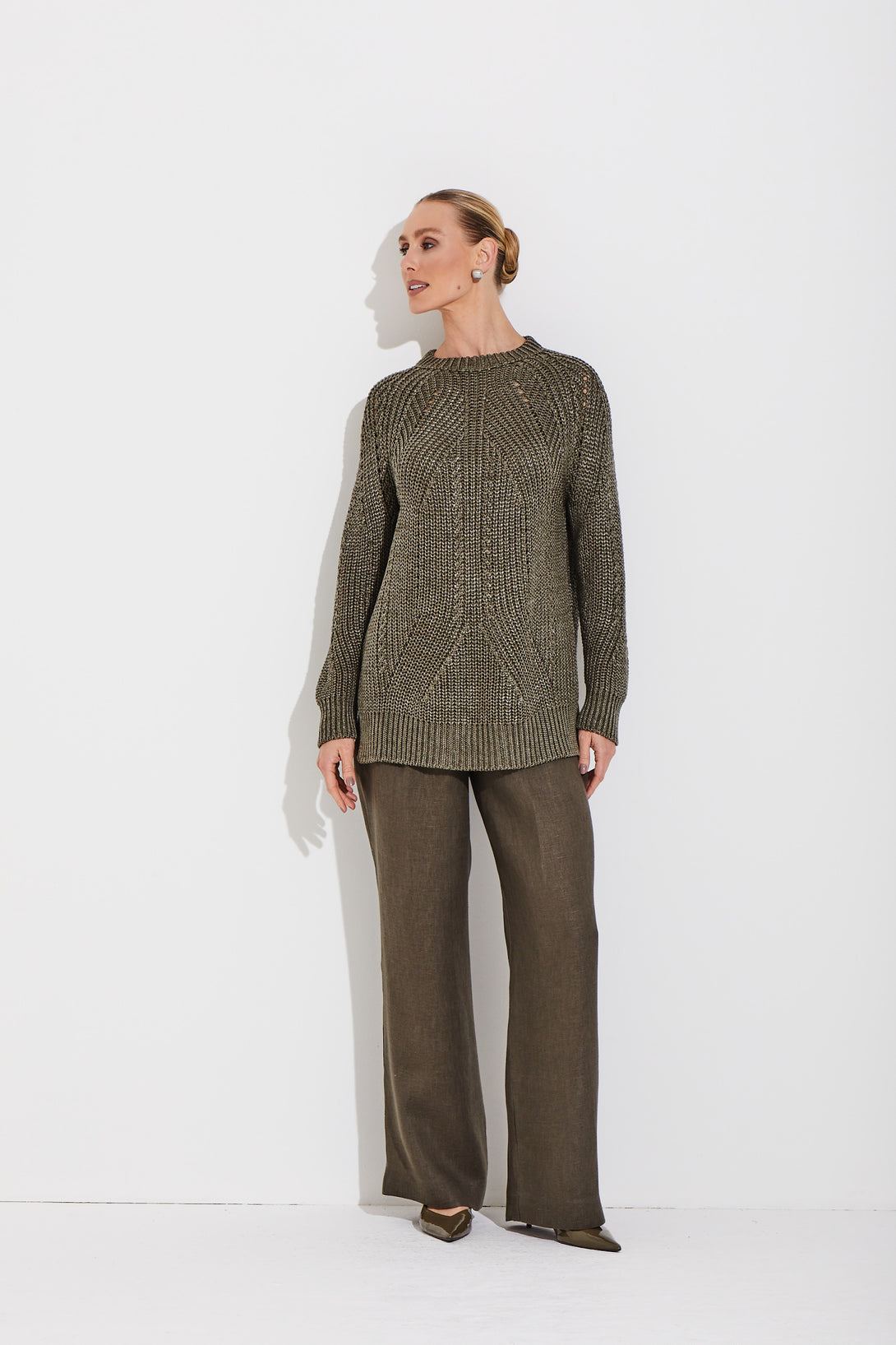 Pulôver Cava Deslocada Fenda Lateral Em Tricot Encerado Oliva – Viviane ...